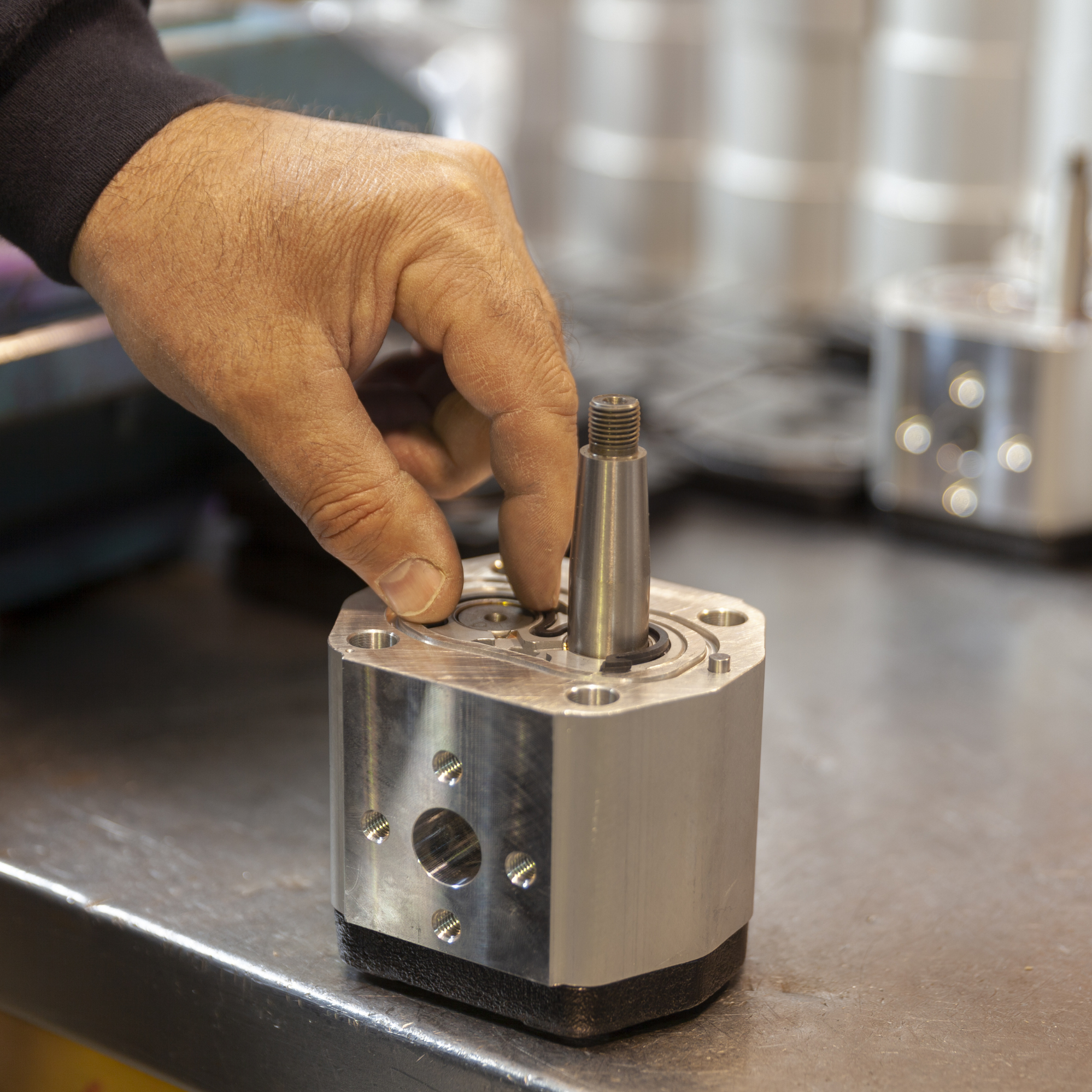 A Step-by-Step Guide to Correctly Installing a Hydraulic Pump — Aztec ...